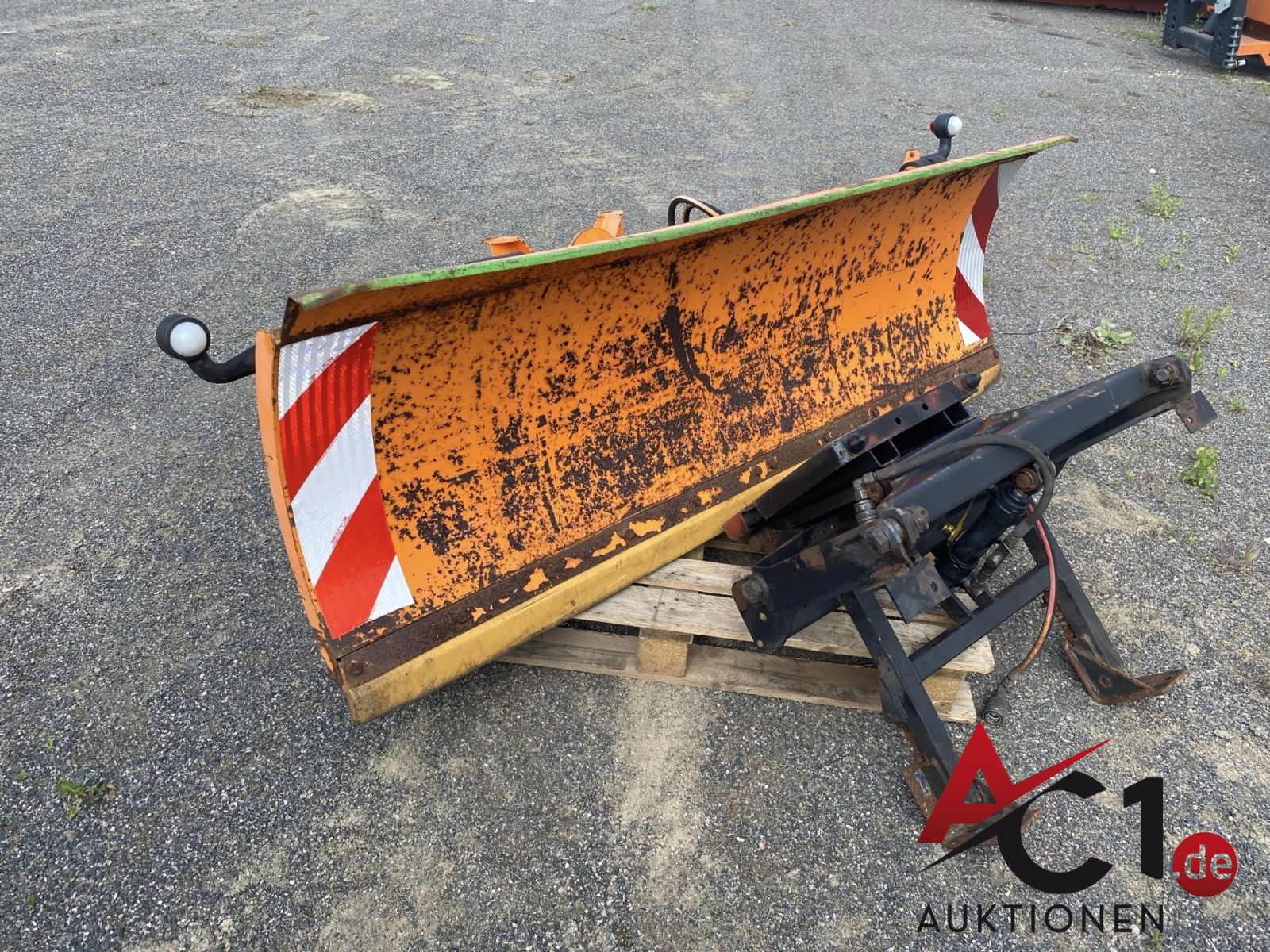 Behördenfahrzeuge und Industrieversteigerung Auktion Juni 2024 ...