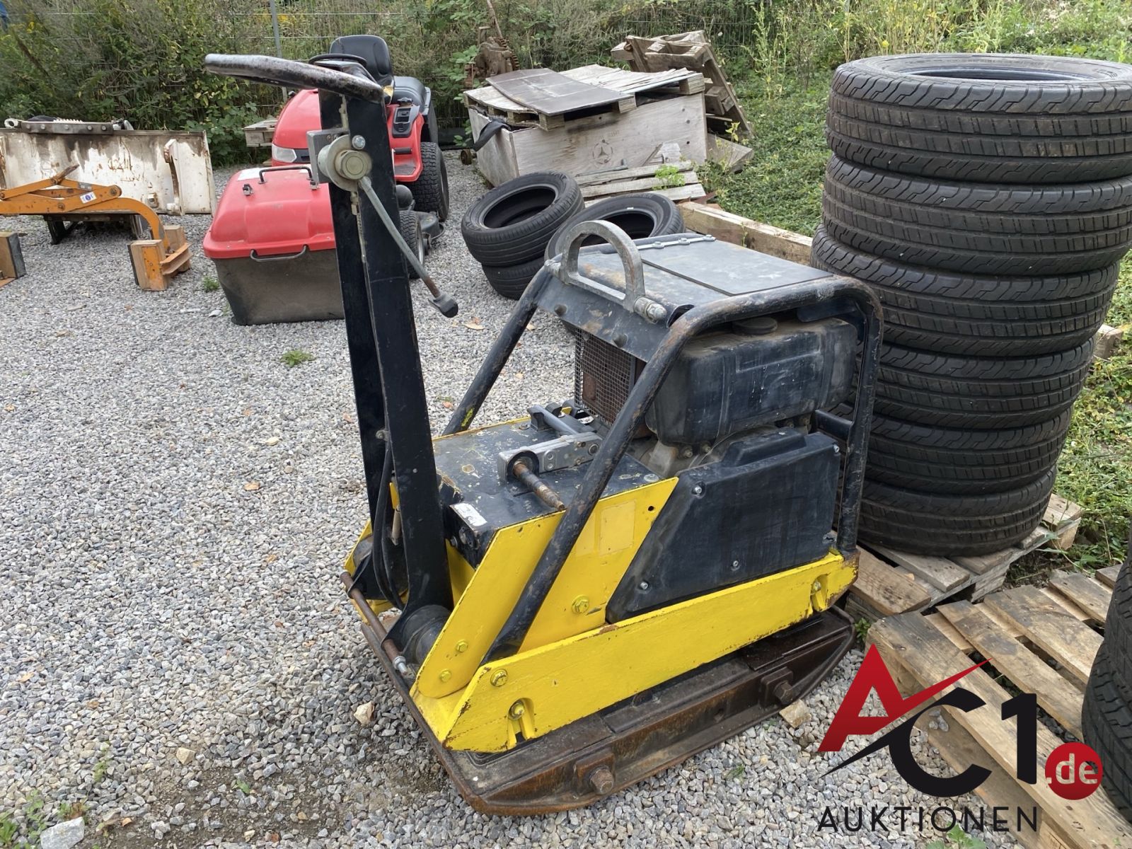 Behördenfahrzeuge und Industrieversteigerung Auktion Oktober 2025 | Rüttelplatte BOMAG BPR 75 ...